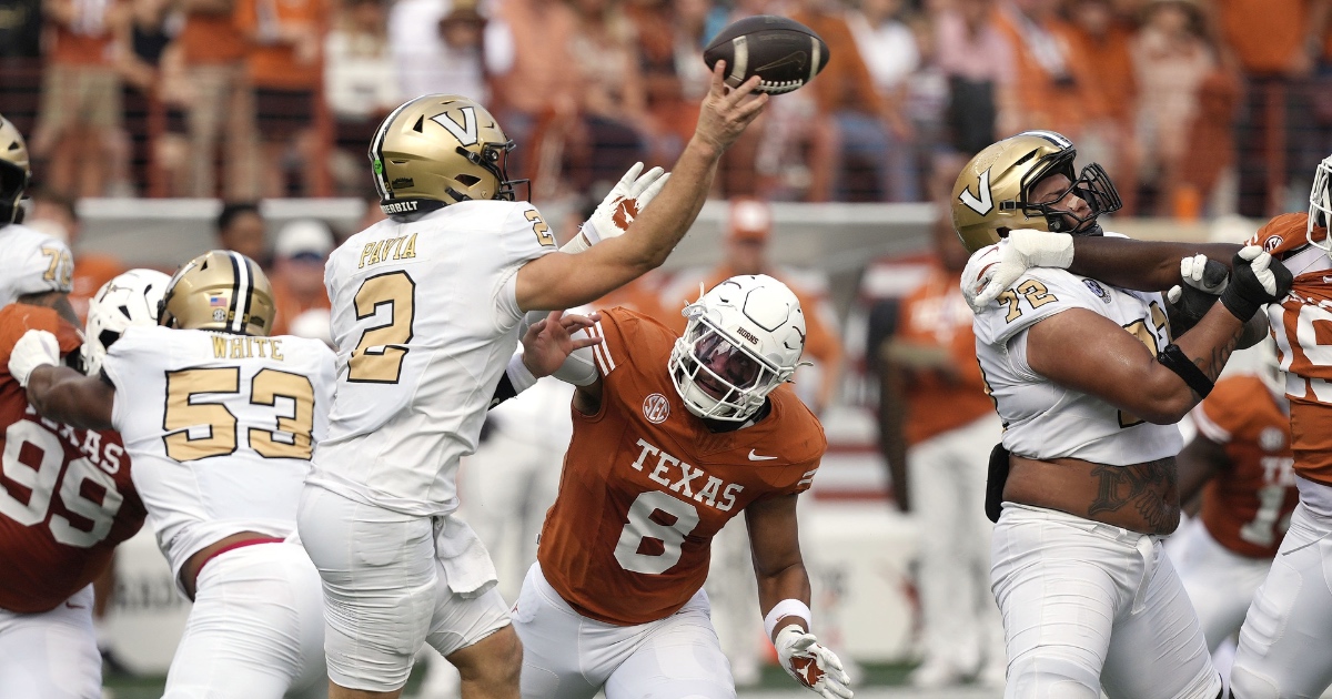 Texas fans hit Diego Pavia with 'overrated' chant after touchdown run - On3