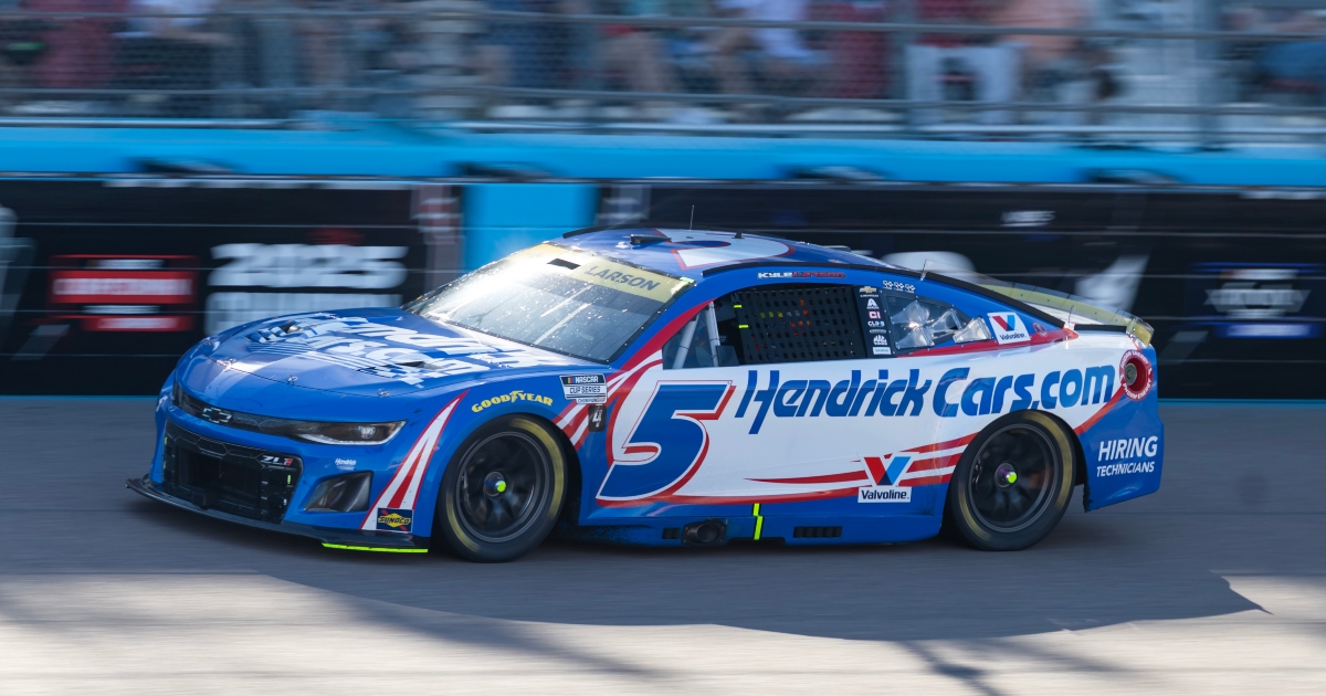 Kyle Larson, Chase Briscoe blow tires late in Championship 4 race at ...