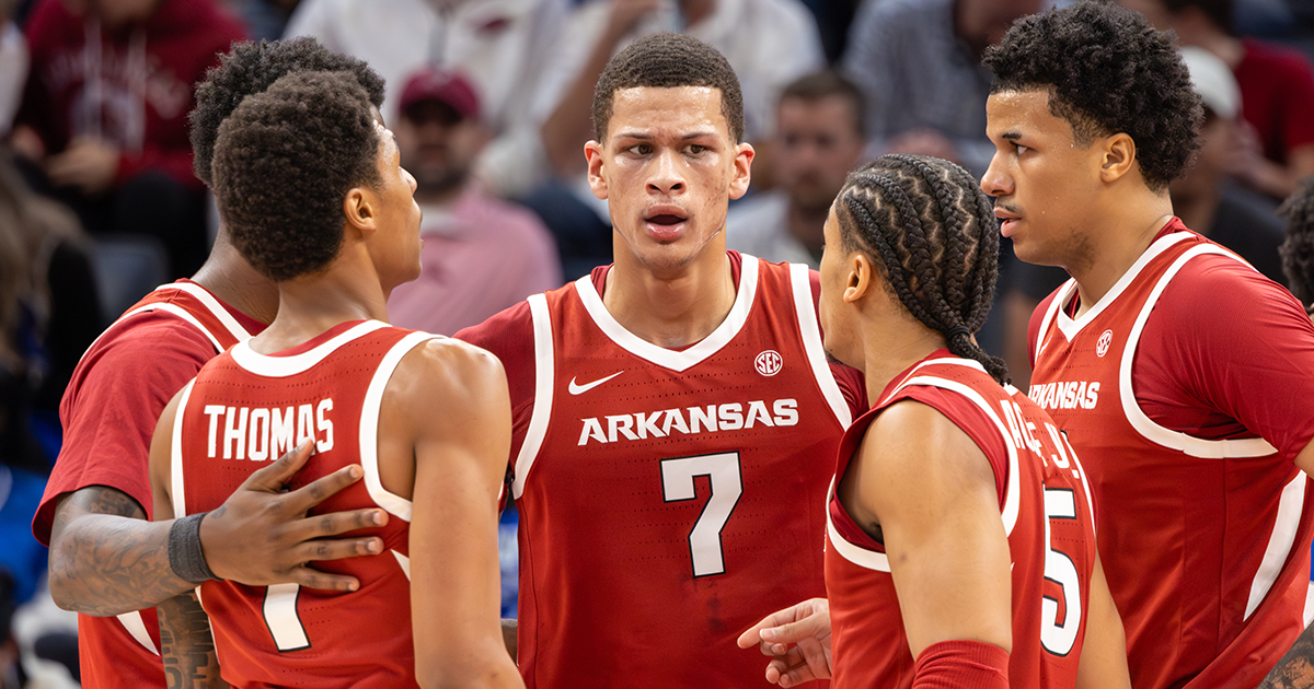Trevon Brazile hits Michigan State fan with towel after Arkansas loss - On3