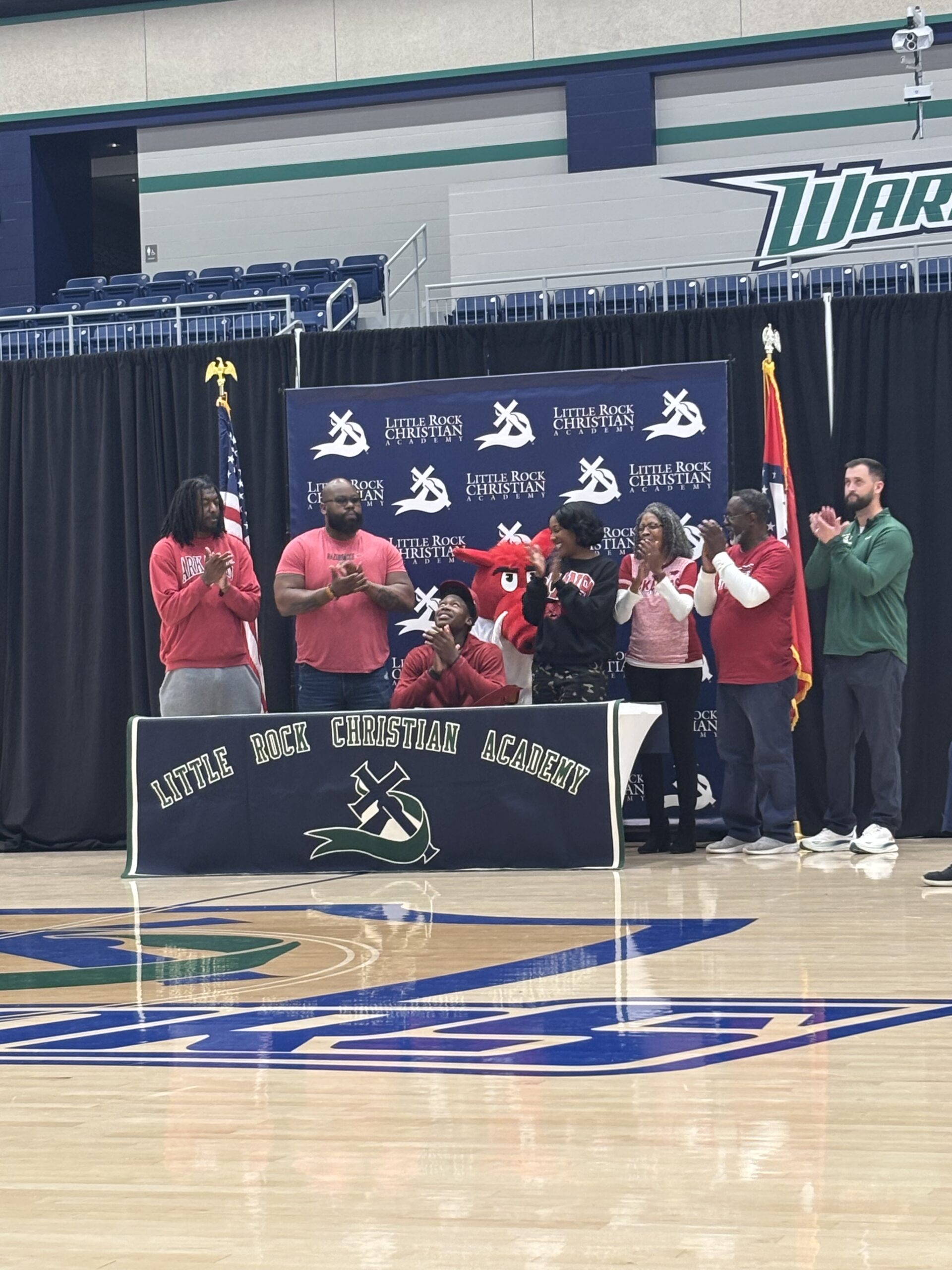 Five-star prospect JJ Andrews officially signs with Arkansas - On3