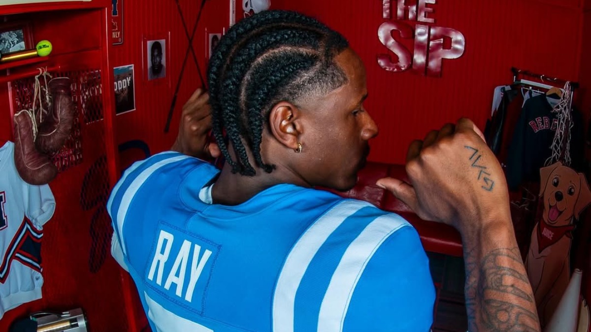 Traylon Ray opens two-way chapter in first Ole Miss game