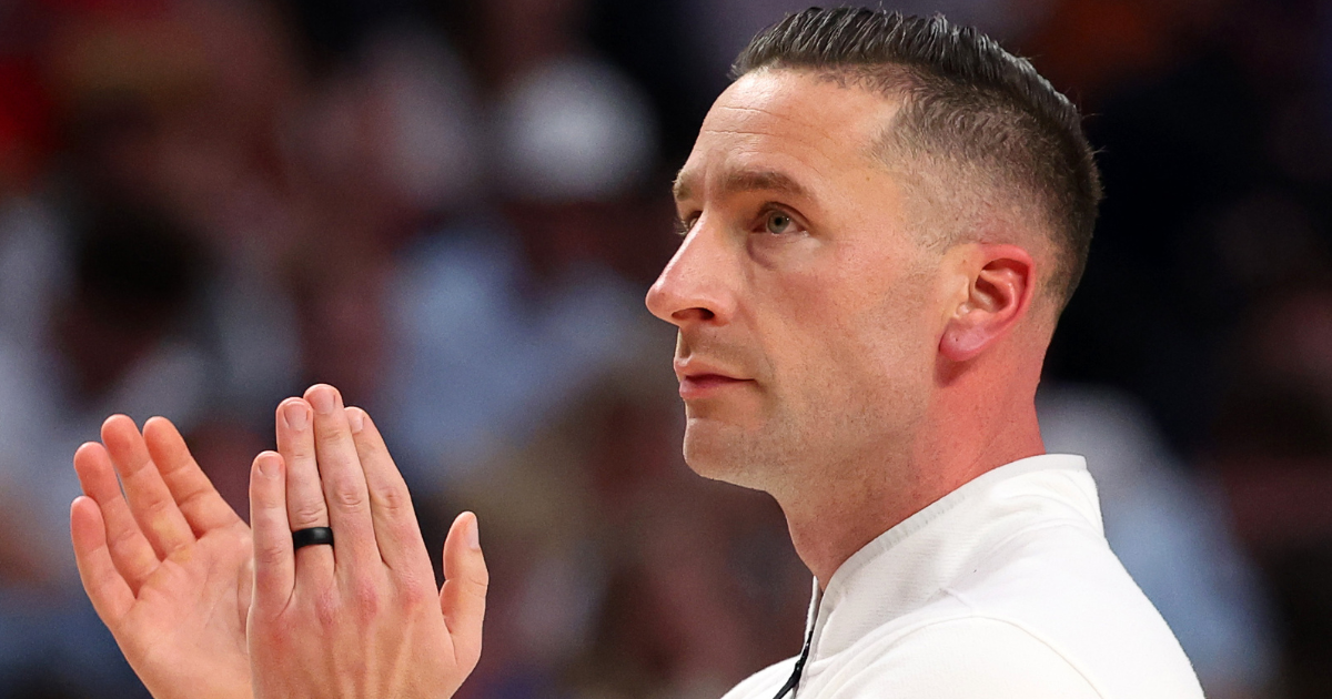 Steven Pearl chases down official following controversial no-call on ...