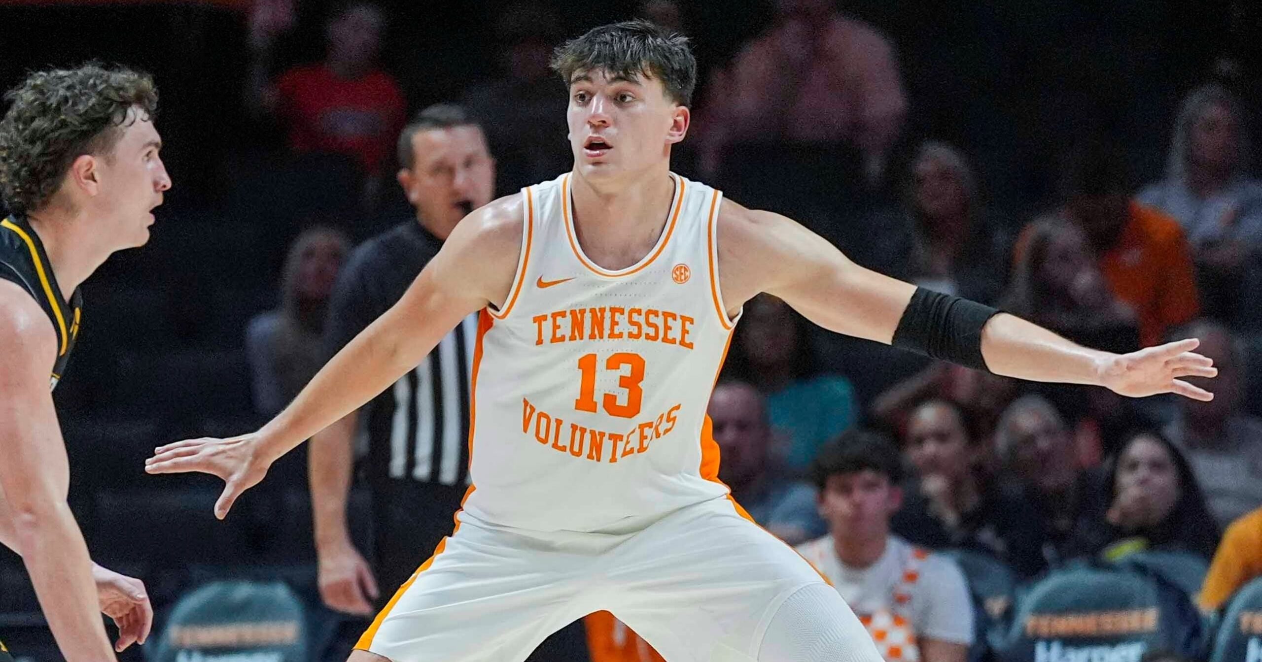 Rick Barnes updates left leg injury for Tennessee's JP Estrella