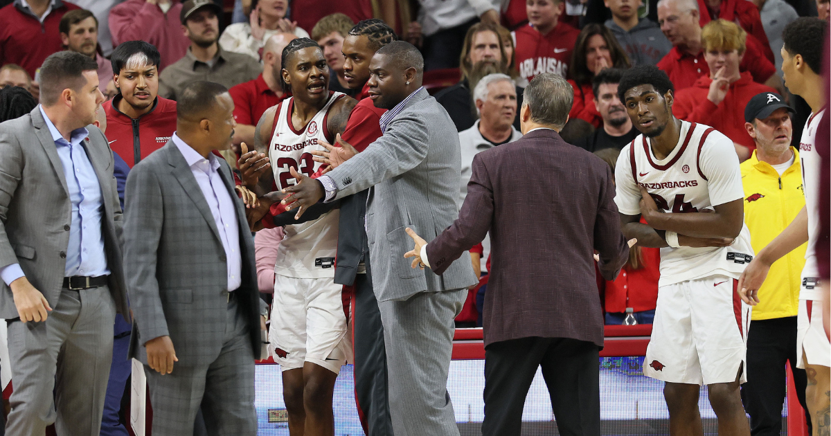 Arkansas Wins Nail-Biter: A Closer Look at the End-of-Game Fight