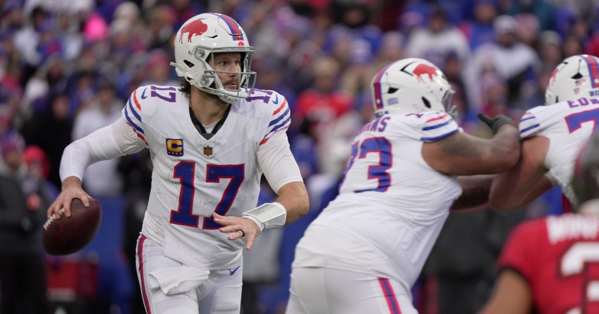 Josh Allen injury scare: Bills QB stays down in pain after awkward ...