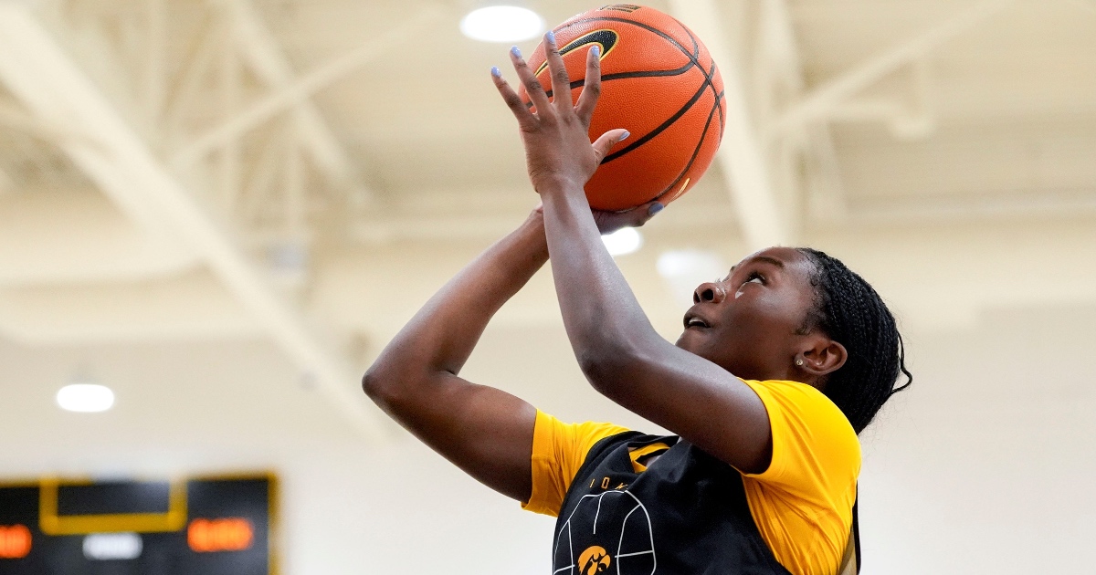 Iowa's Chazadi 'Chit-Chat' Wright carried off court after hard fall vs ...