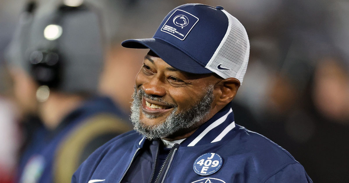 Penn State coach Terry Smith sports '409' button in honor of Joe ...