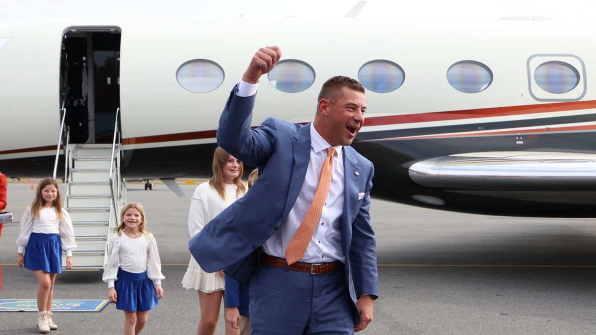 Live updates from Jon Sumrall introductory presser at Florida