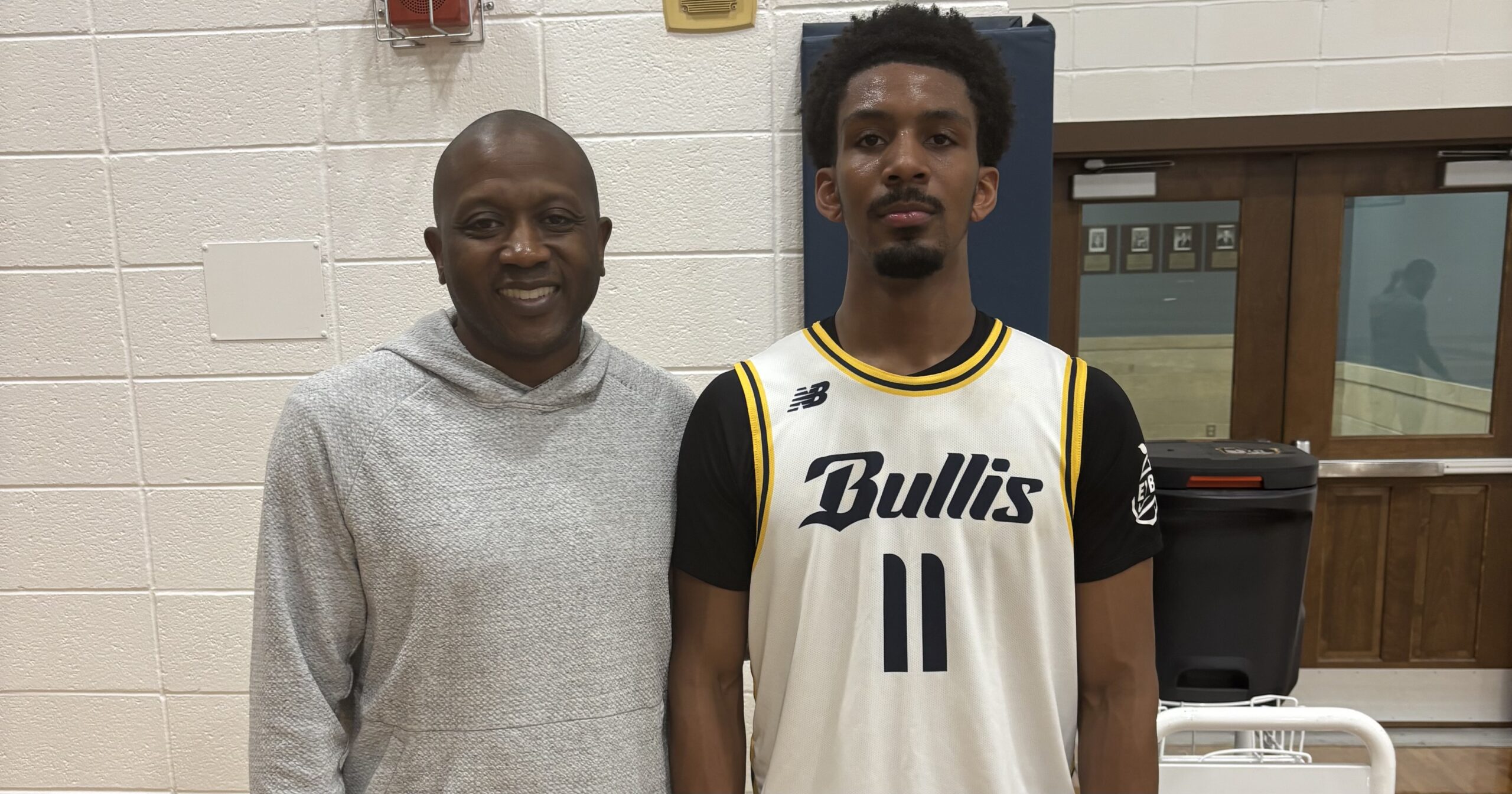 Mizzou's Dennis Gates stops to see Top 20 recruit Xavier Skipworth