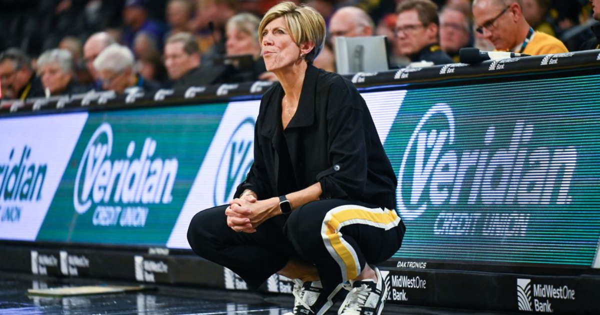BOX SCORE RECAP: Hawkeyes fall to UConn in Brooklyn