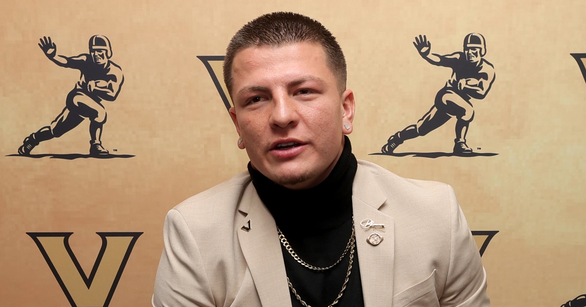 Steve Spurrier reacts to Diego Pavia's behavior after losing Heisman ...