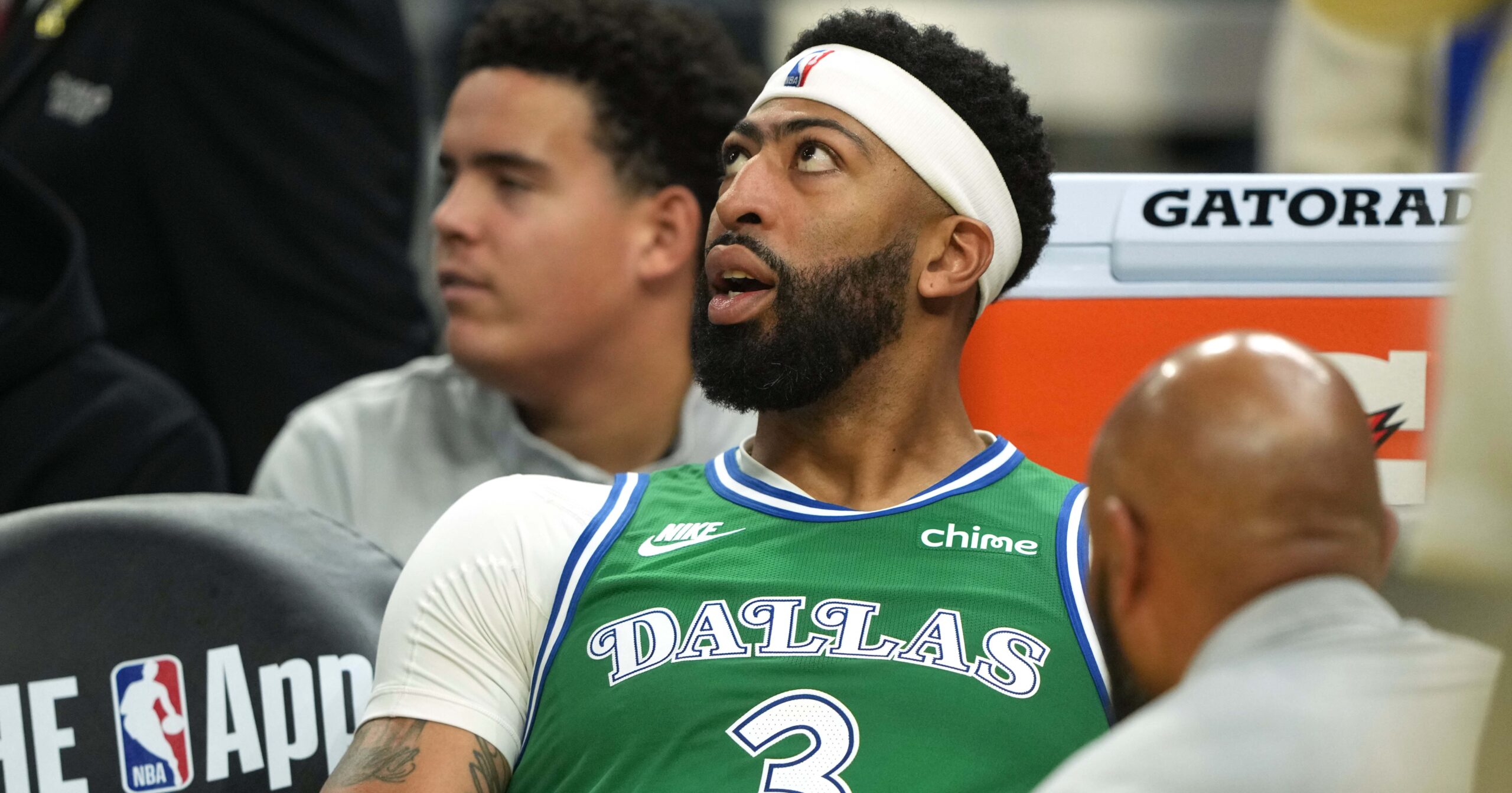 Report: Anthony Davis does not require hand surgery after second ...