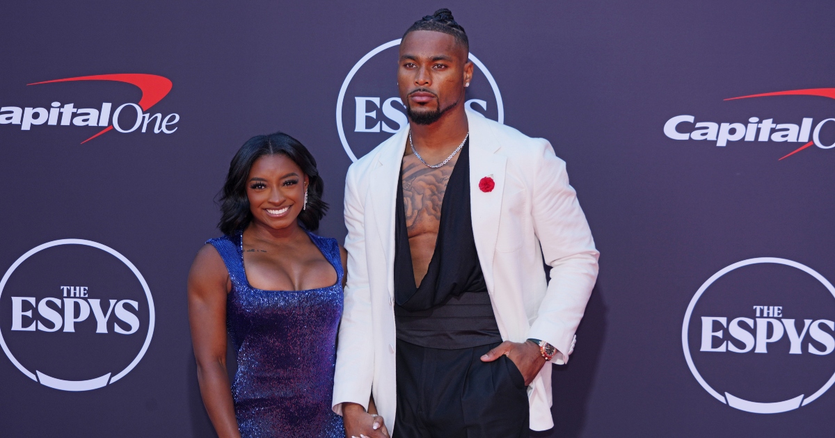 Simone Biles wears custom Jonathan Owens coat for Bears vs. Rams ...