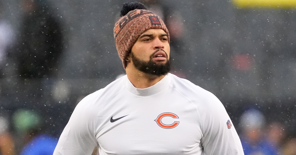 Caleb Williams injury update: NBC broadcast reveals Bears QB hit hand ...